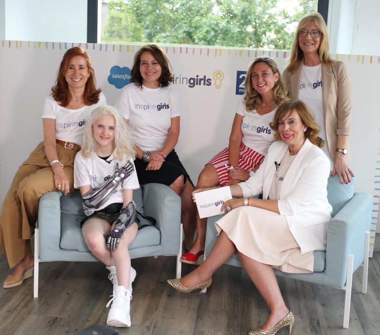 MUJERES QUE INSPIRAN - TILLY LOCKEY, Bionic Girl - Inspiringirls